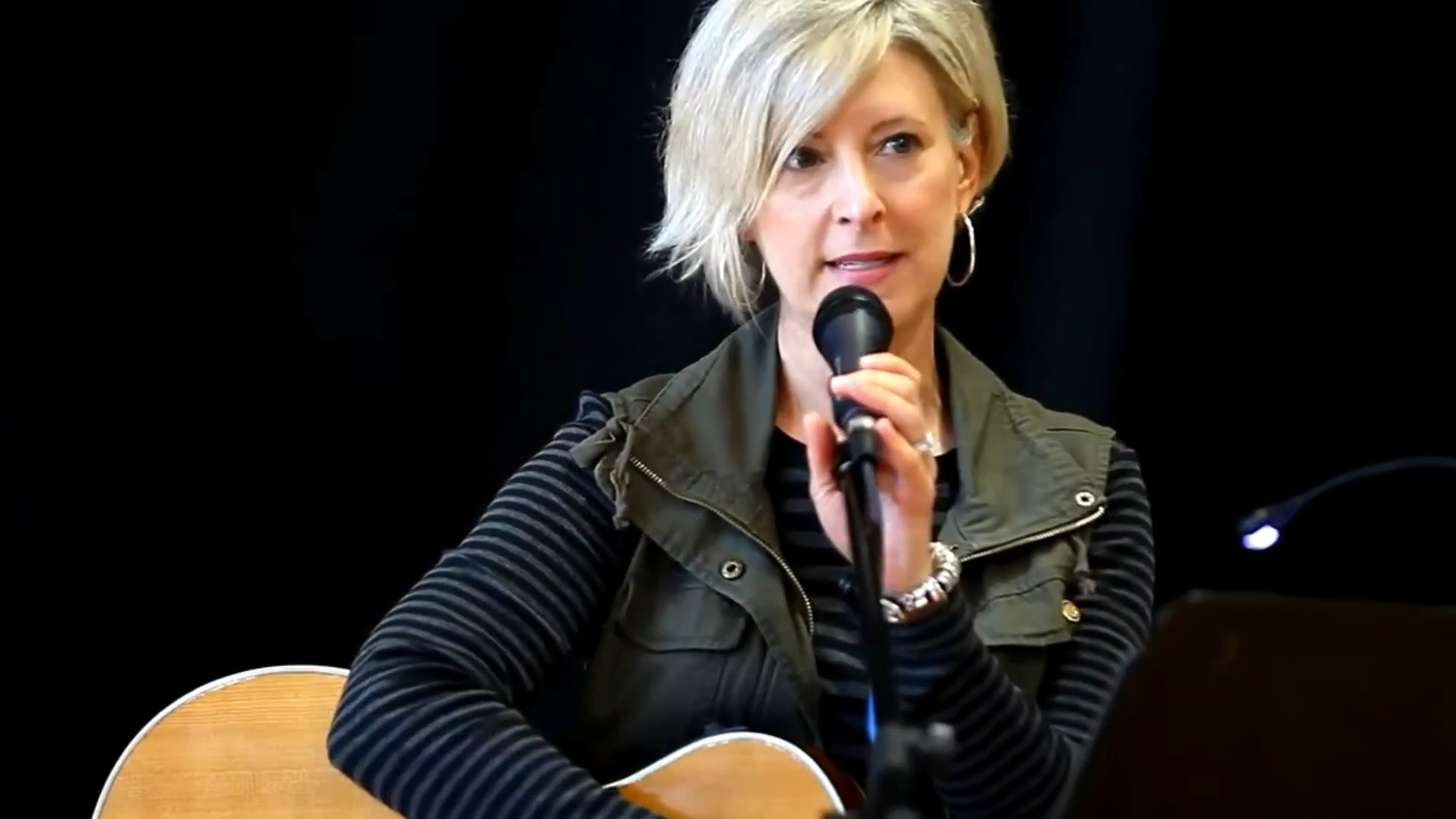Founding Dixie Chicks member killed in head-on crash - Absolute News