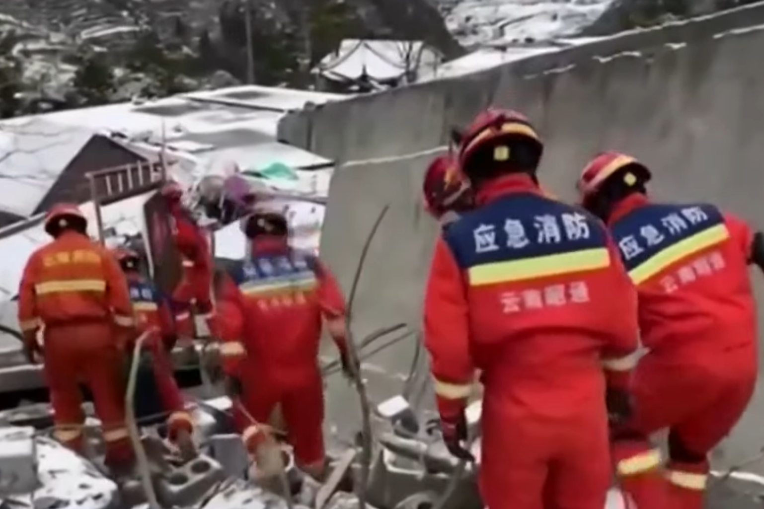 Landslide kills 25, rescue teams frantically looking for survivors ...