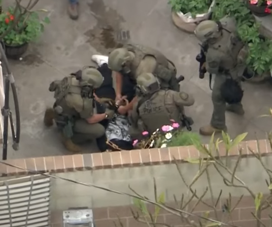 SWAT Team in standoff in Long Beach - Absolute News